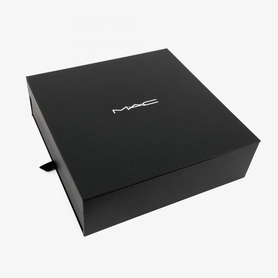 Makeup Box — MAC | AME