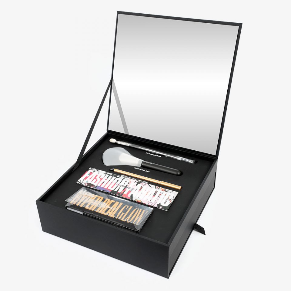 Makeup Box — MAC | AME